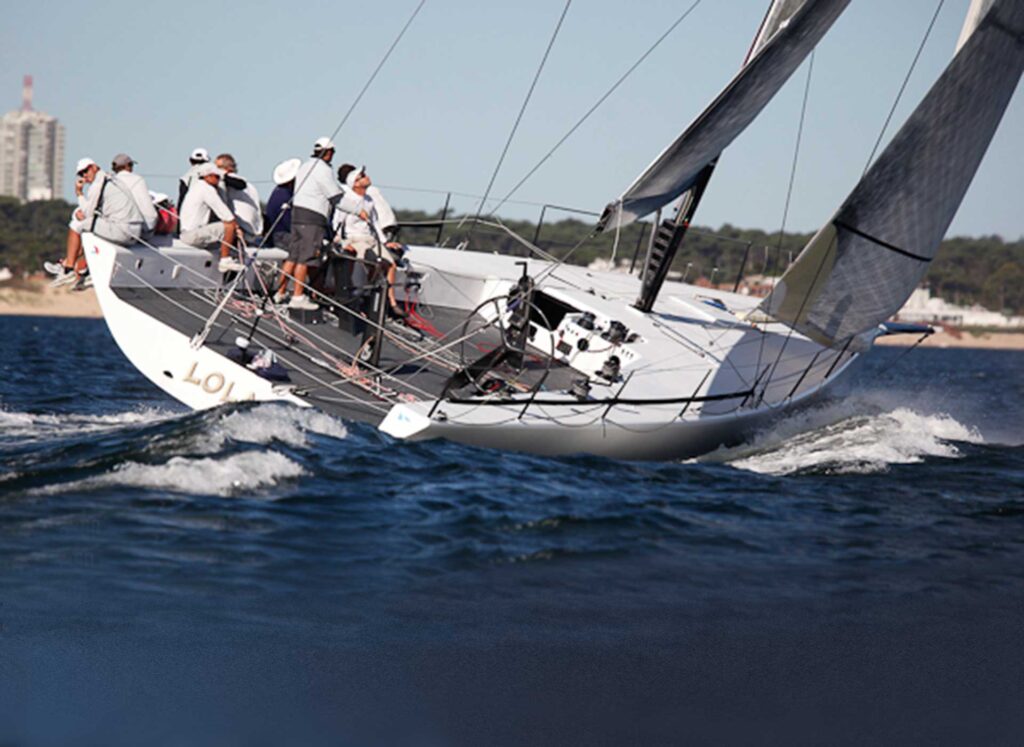 52´ RACER LOLA - Javier Soto Acebal